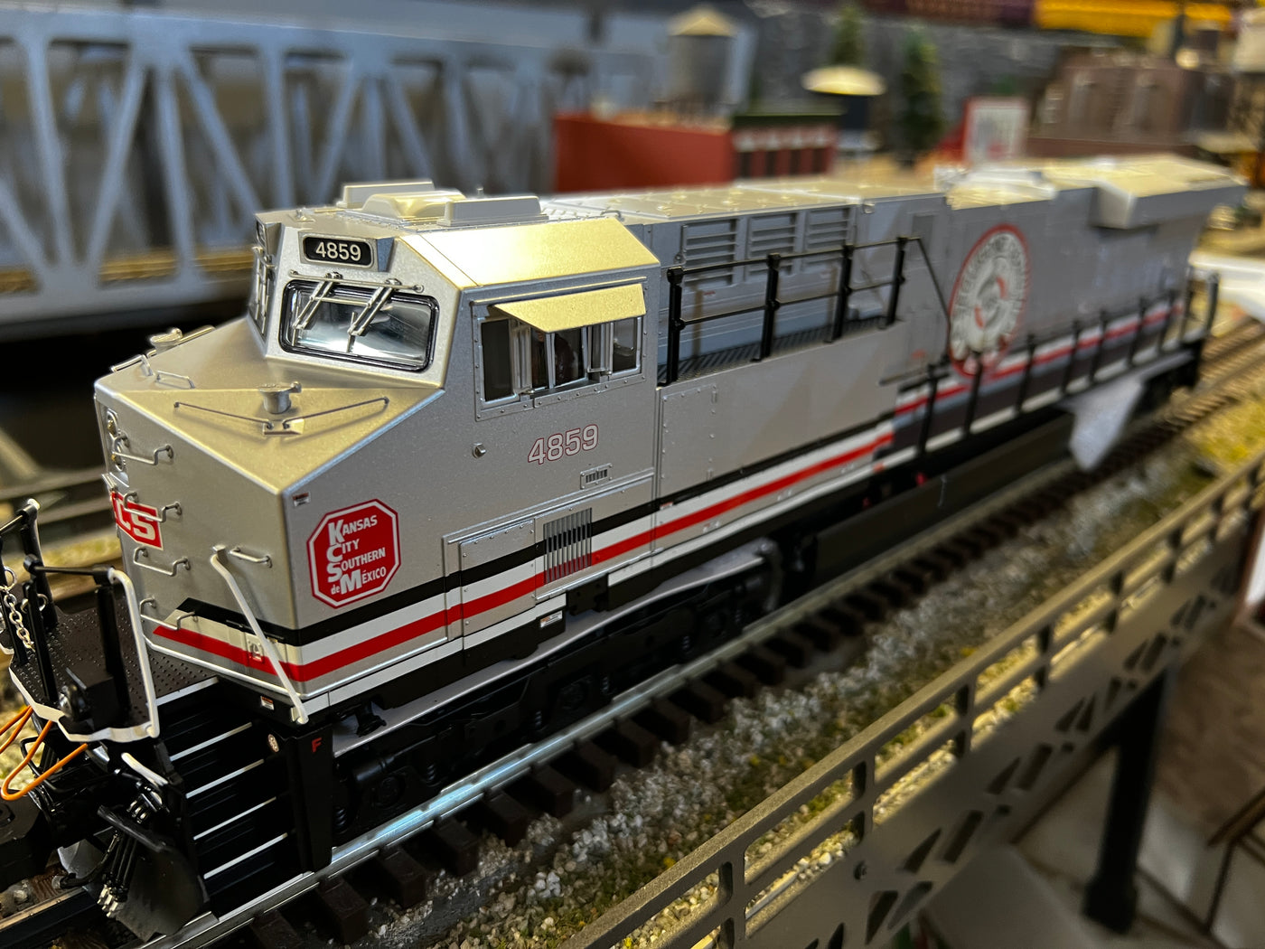 Lionel 2333471 - Legacy ES44AC Diesel Locomotive "Kansas City Southern – MrMuffin'sTrains
