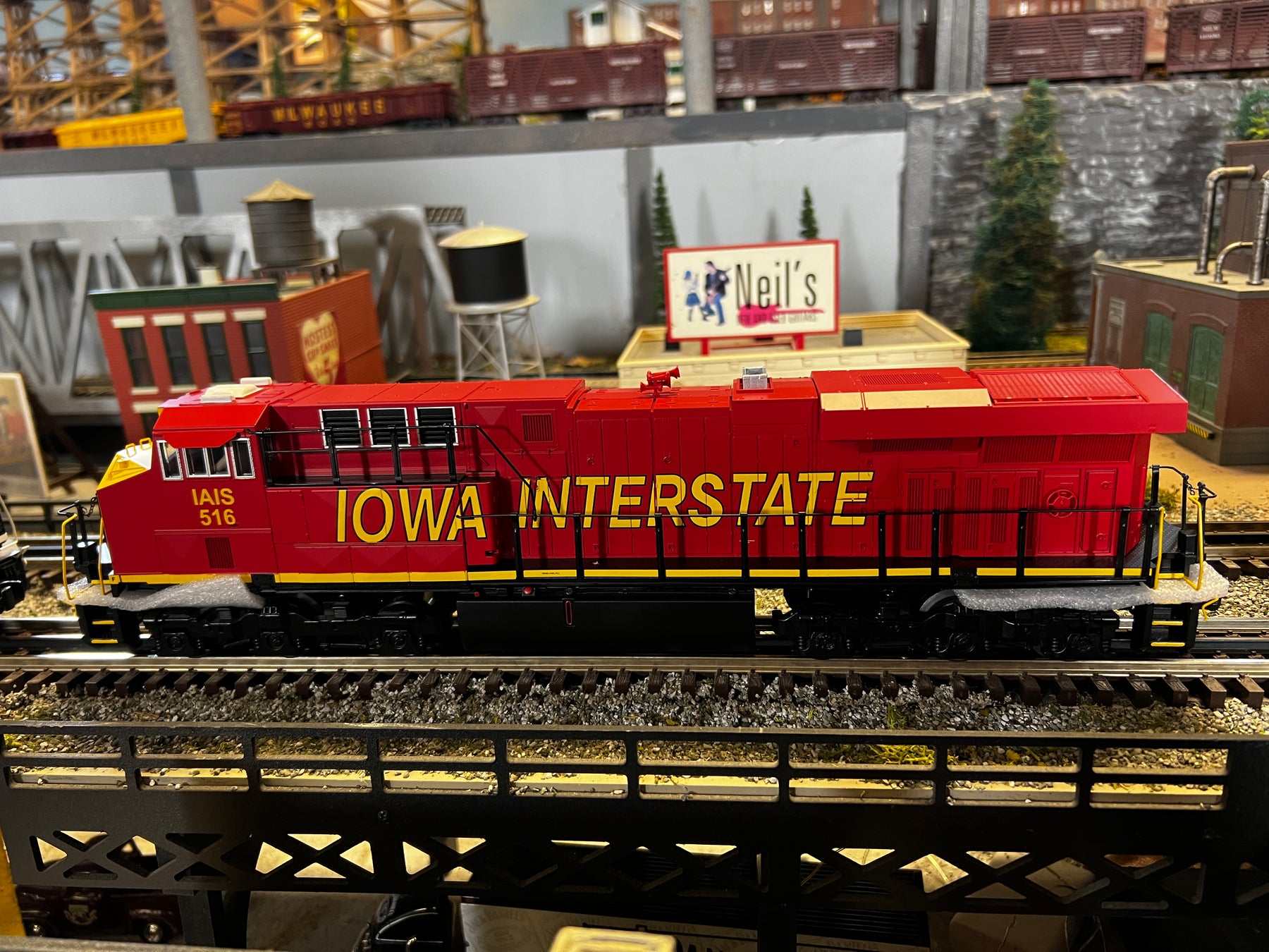 MTH 30-21161-1 - ES44AC Imperial Diesel Engine "Iowa Interstate" #516 ...