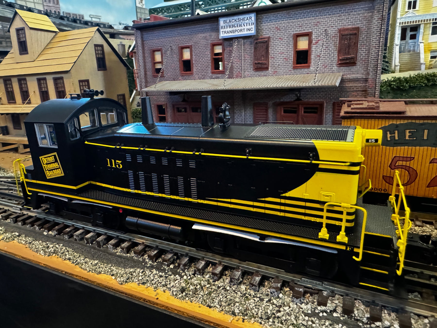 Lionel 2333510 - Legacy NW2 Diesel Locomotive "Detroit Terminal" #115 ...