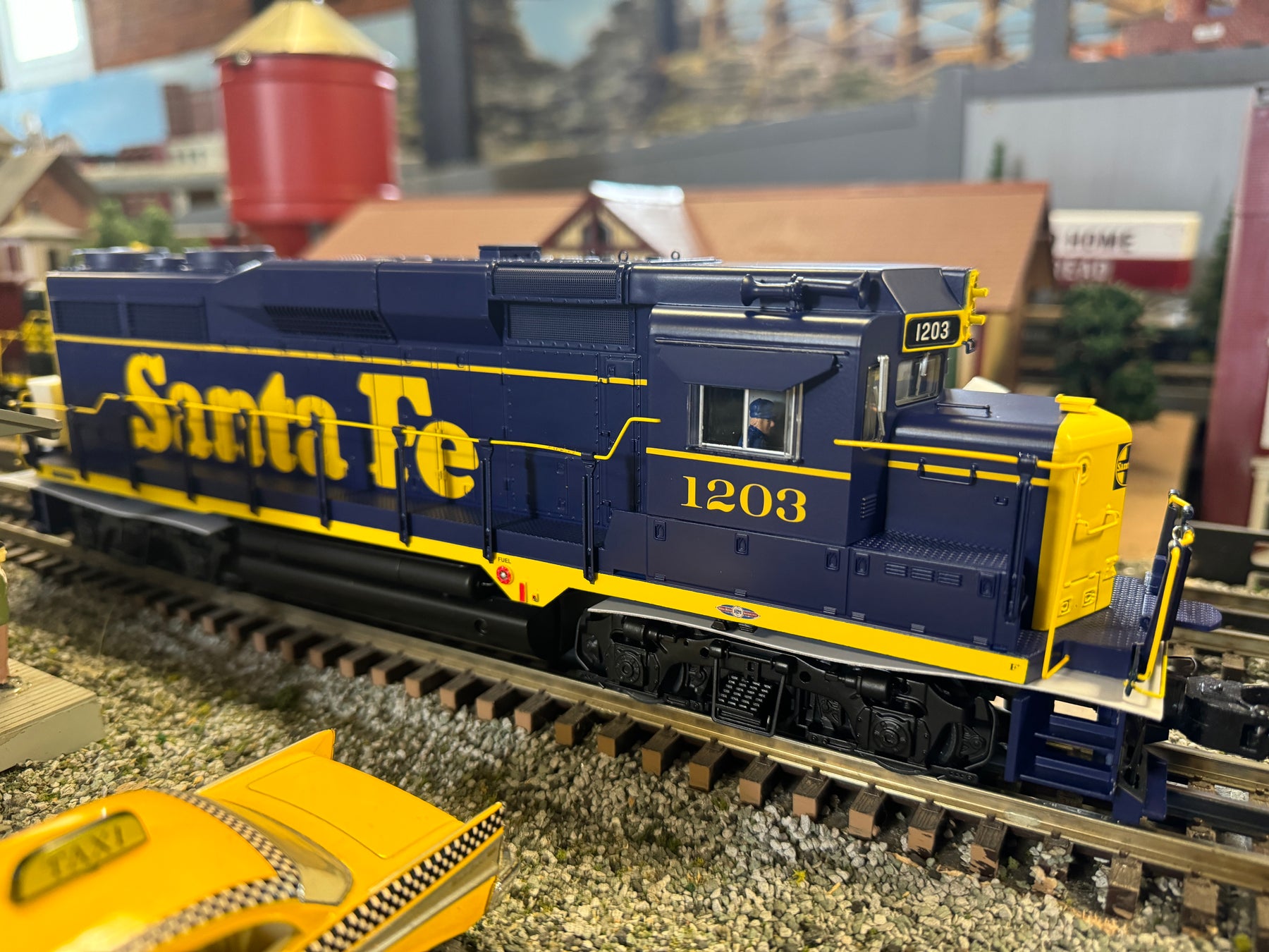 Lionel 2433151 - Legacy GP30 Diesel Engine "Santa Fe" #1203 – MrMuffin ...