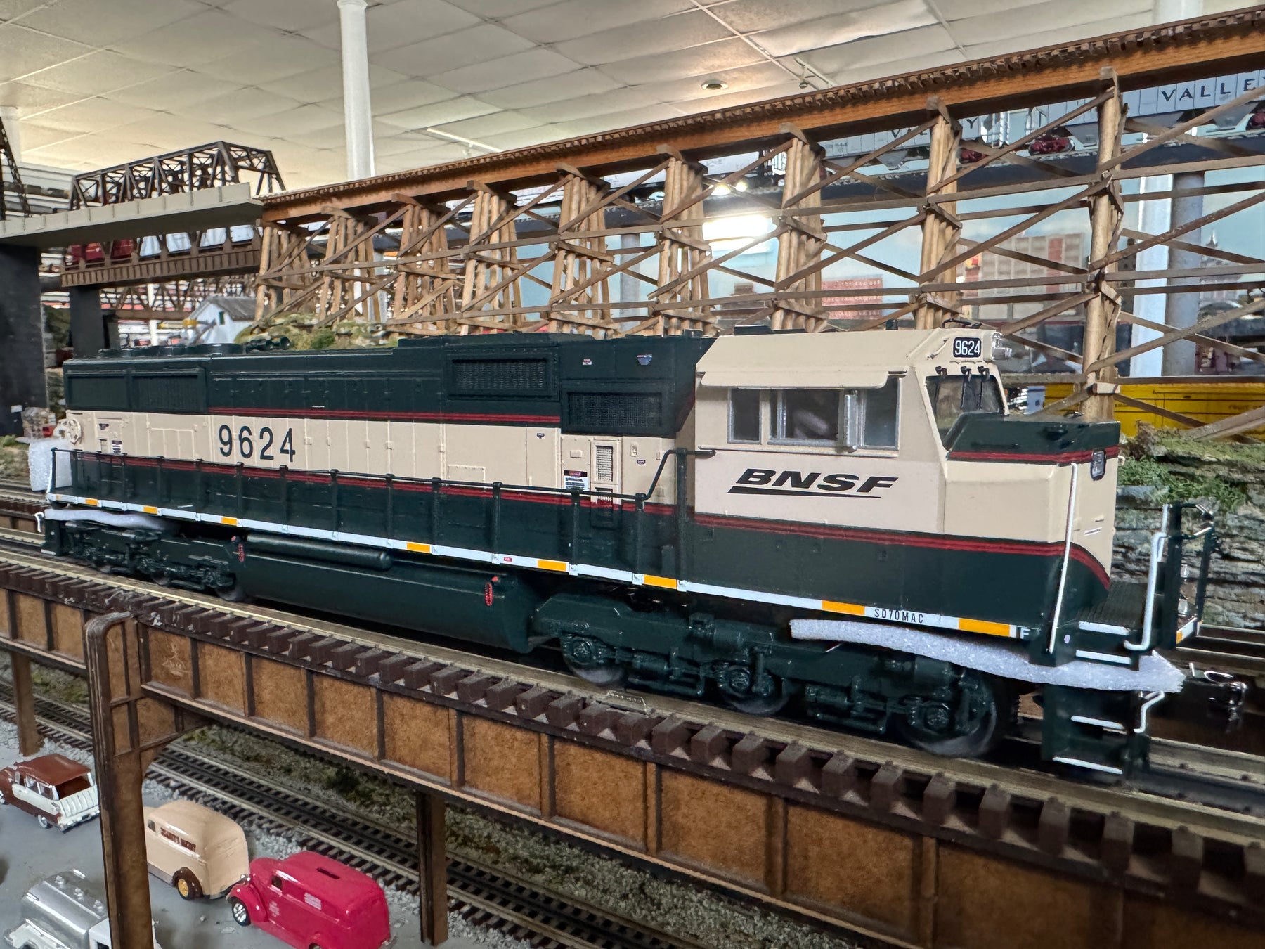 Atlas O 30138201 - Premier - SD70MAC Diesel Locomotive "BNSF" #9624 w ...