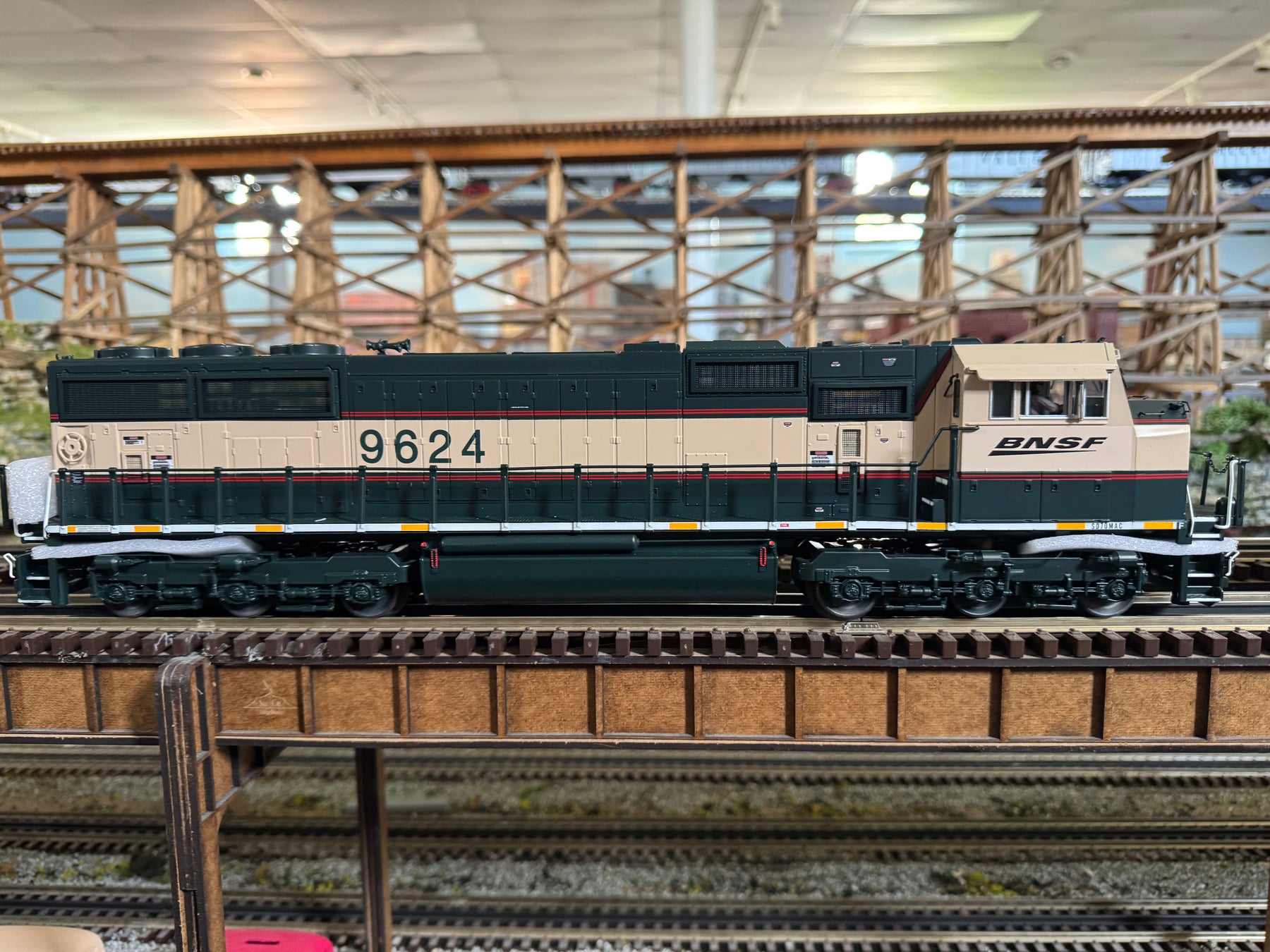 Atlas O 30138201 - Premier - SD70MAC Diesel Locomotive "BNSF" #9624 w/ – MrMuffin'sTrains