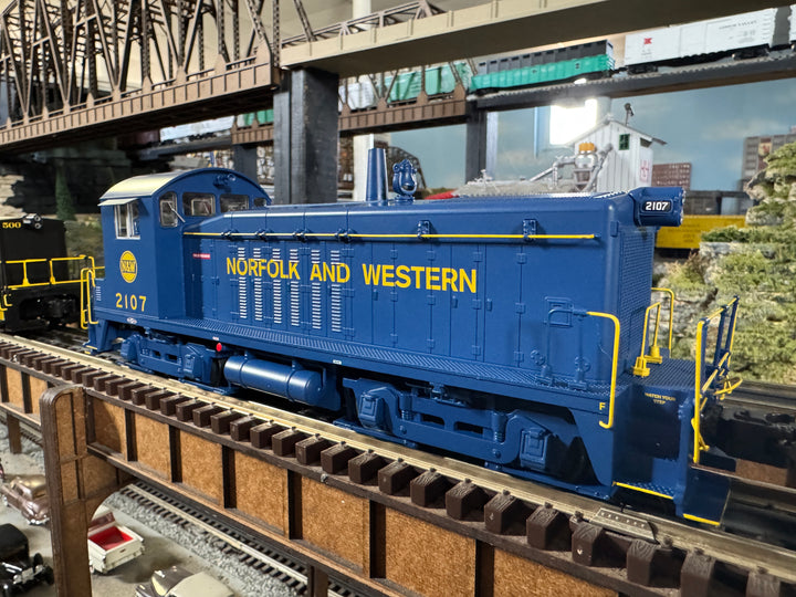 Lionel 2433994 - Legacy SW8 Diesel Locomotive "Norfolk & Western" #210 ...