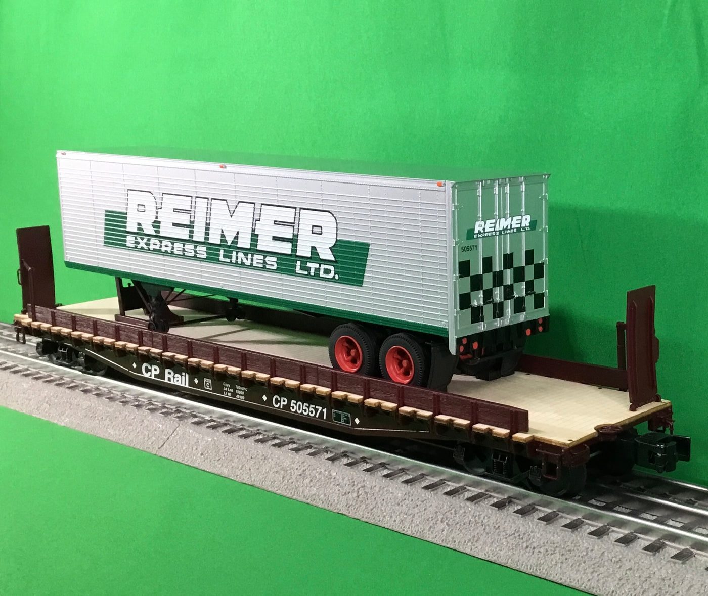 Lionel 2326380 - 50' Flatcar "Canadian Pacific" w/ Reimer Trailer ...