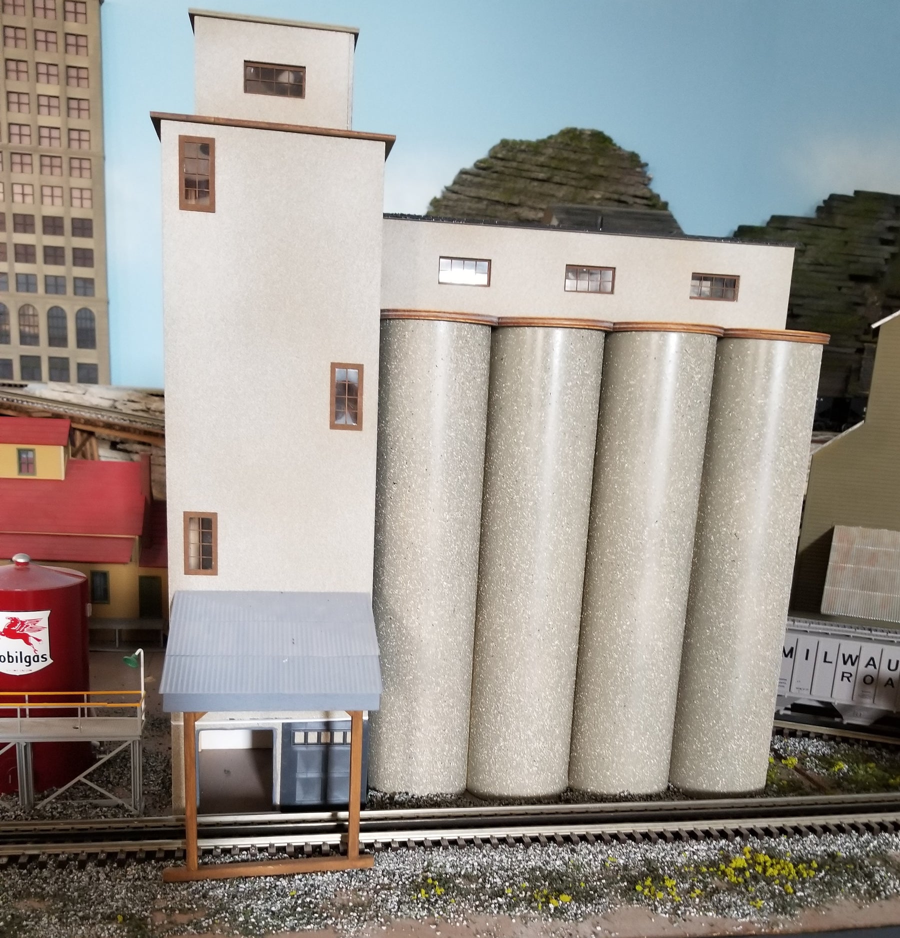 Korber Models #315 - O Scale - Grain Silo Kit – MrMuffin'sTrains