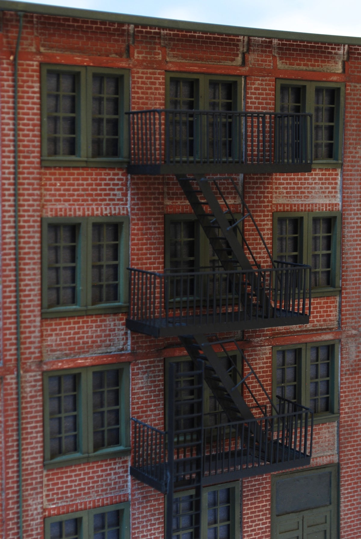 Korber Models #700 - O Scale - Background Apartment Building Kit ...