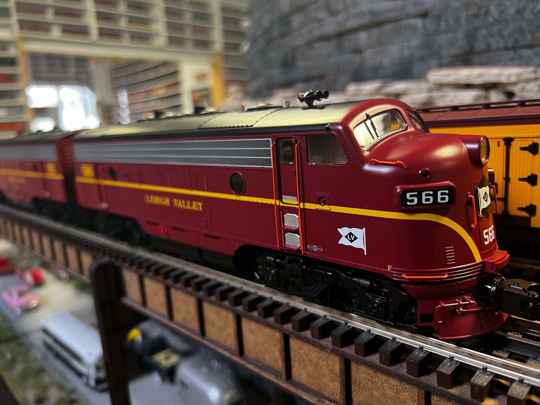 Lionel 2233820 - Legacy F7 AA Set Diesel Locomotive "Lehigh Valley" #5 ...